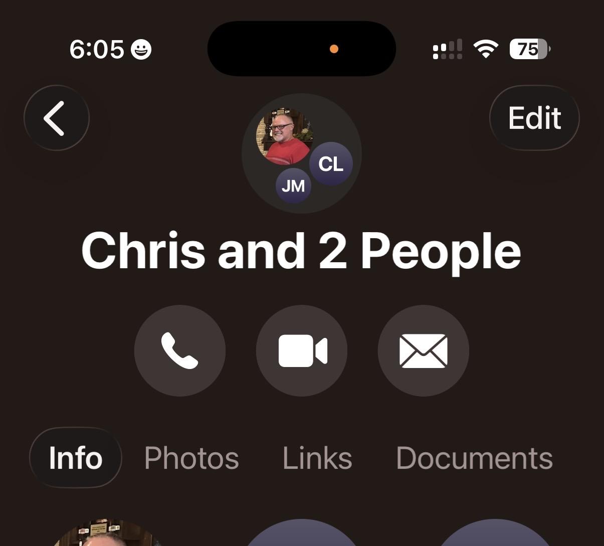 How to change Messages backgrounds in iOS 26